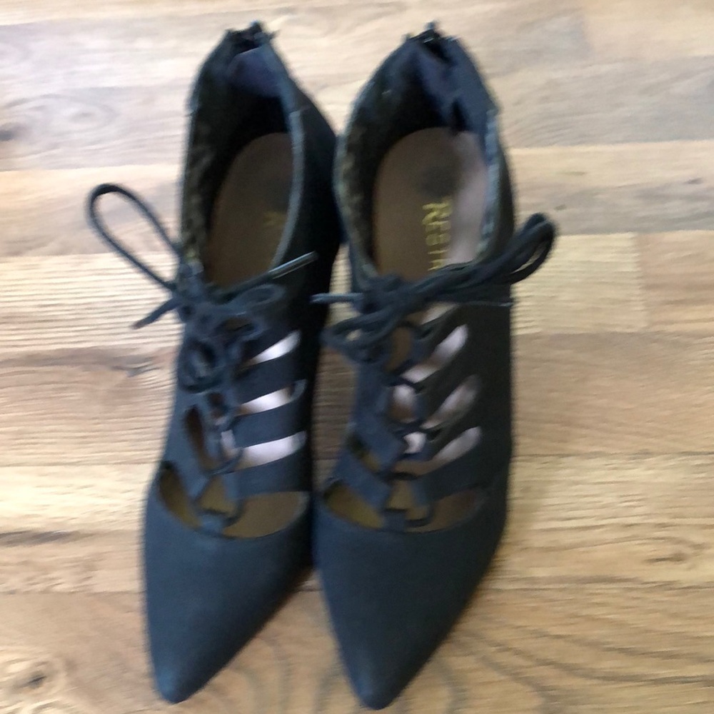 Restricted Black Zipper Back High Heels Size 7 1/2 - Gem